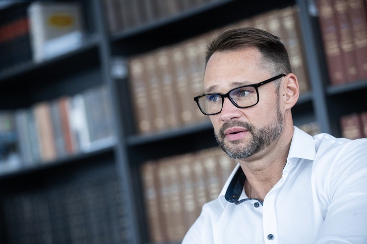 Karunkat is érintő személyi változások az egyetem vezetésében | Hírek ...